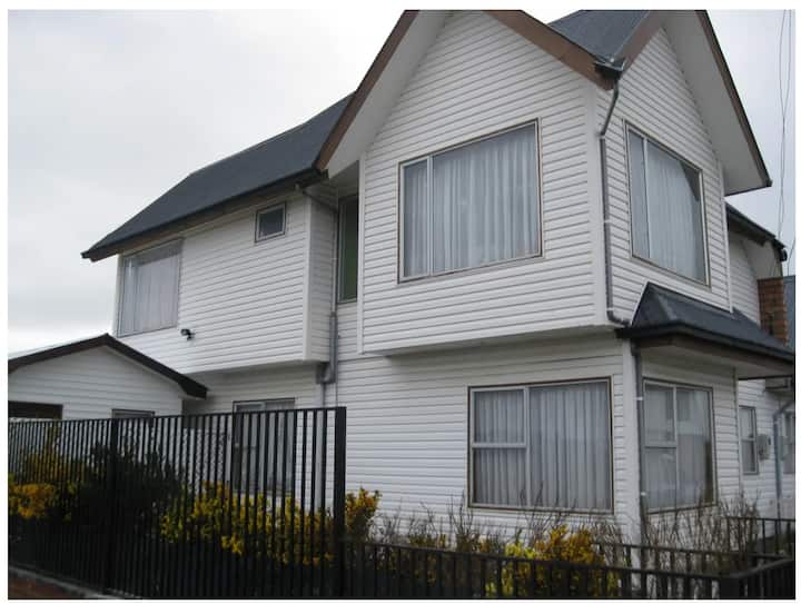 Casa Amplia Y Acogedora En Zona Residencial - Puerto Natales