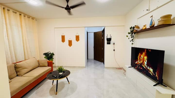 6 Bhk Top. Floor Apt In Balewadi Hi Street - Pune