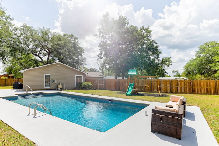 Firepit~pool~outdoor Games~ Picnic Area - Valdosta, GA