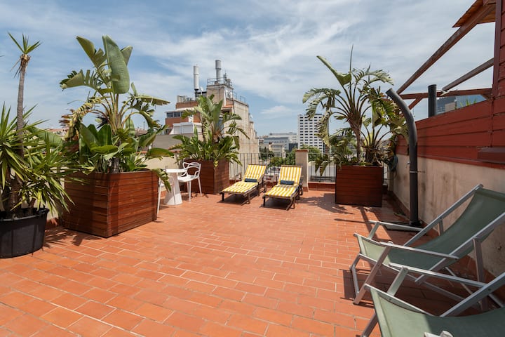 Stylish Penthouse Oasis With Private Terrace - Barcelona