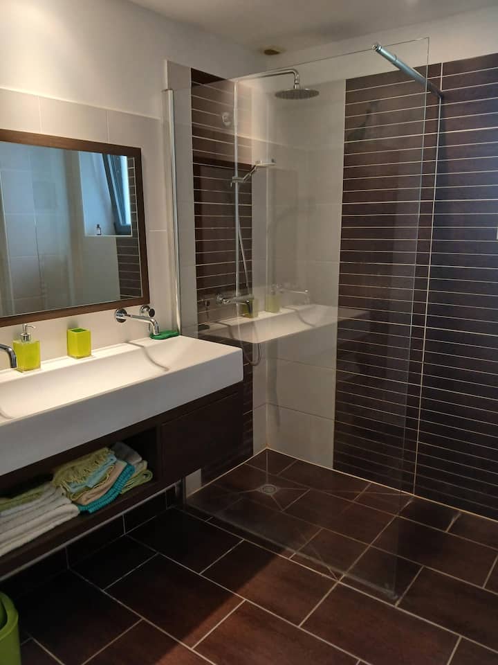 1 Chambre Chez L'habitant, Canapé Lit Rdc - Charlieu