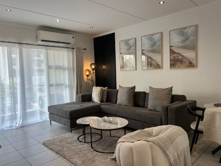 2 Bed 2 Bath Lux Eternity • Balcony + Pool - Sandton