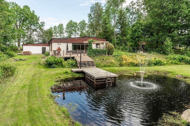 Spacious Home With Sauna And Fireplace - Älmhult