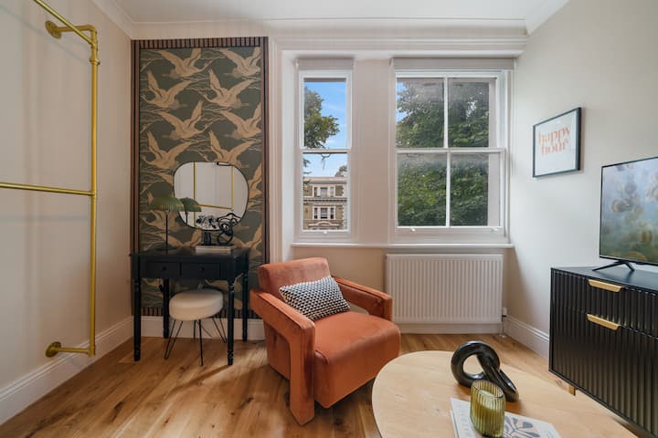 Argyl | Cambridge Gardens: Apt. D - London Paddington Station