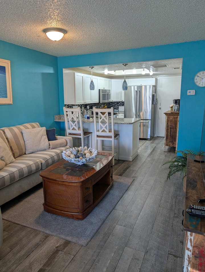 Beachy 2br Two-story Condo, King Beds, Beach Décor - Land O' Lakes, FL