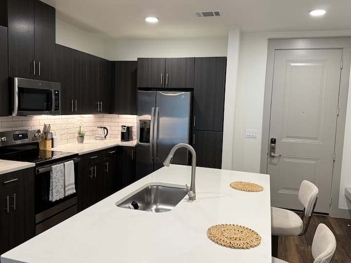 Sleek Modern 1br | Balcony Views At Vitruvian West - Farmers Branch, TX