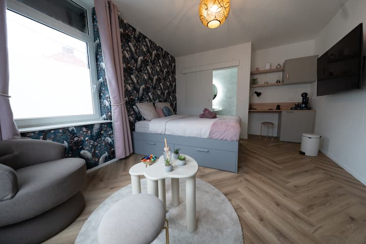 Studio Bleu Poudré - 5 Min Aéroport + Parking - Charleroi