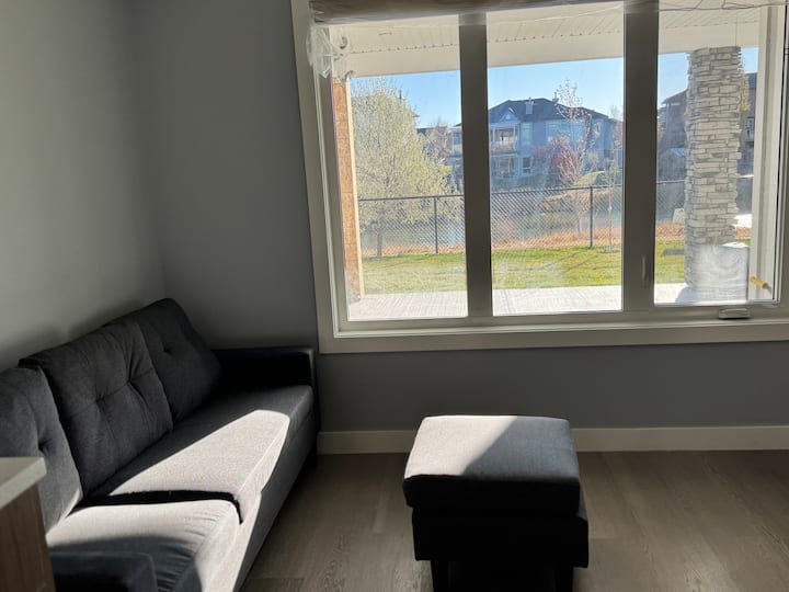 Walkout Suite On Canal Near Airport - Airdrie