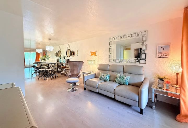 The Desert Retreat - Palm Springs, CA