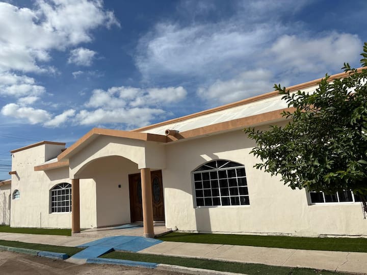 Casa Grande Cerca De Plaza Forjadores-pet Friendly - La Paz, Mexico