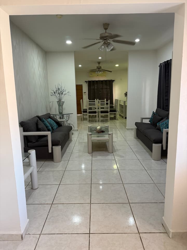 Casa Grande Cerca De Plaza Forjadores-pet Friendly - La Paz, Mexico