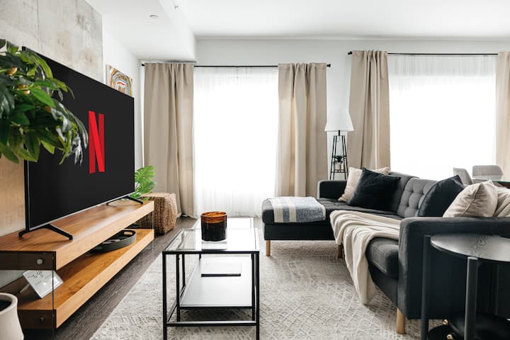 Luxury Spacious Studio - Hollywood, CA