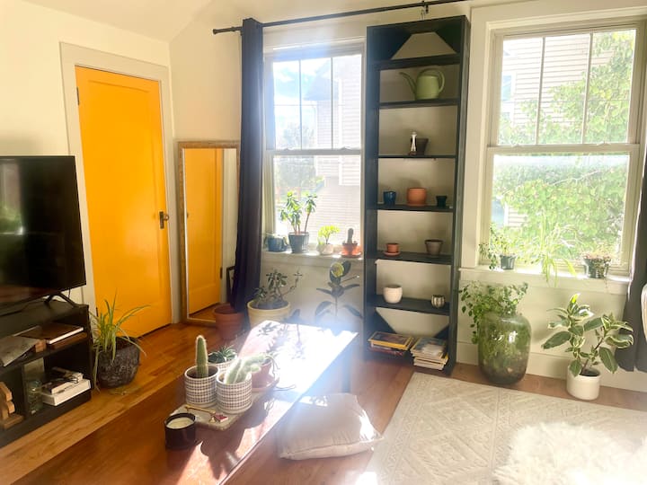 Sunkissed 2 Bedroom W/ Private Patio & Fenced Yard - Missoula, MT