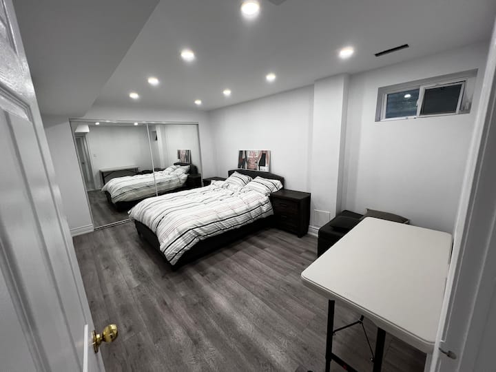 Spacious And Private 3-bedroom Apartment! Central - Vaughan