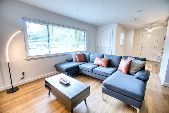 Bright 3br/2ba Home W/ Office + Parking - Decatur, GA