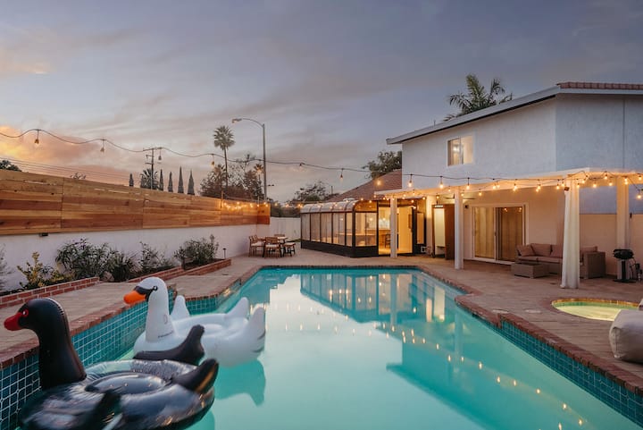 Luxe Disney Villa | Heated Pool, Spa, Golf, Sauna - Placentia, CA