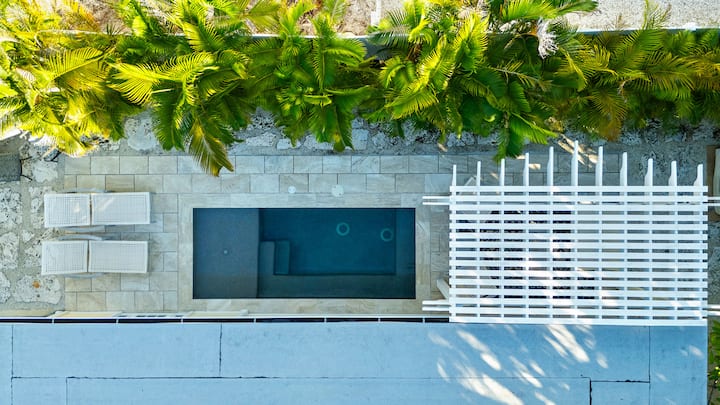 New! 5 Bdr +2 Min Walk To Sand +Heated Pool! - Anna Maria, FL