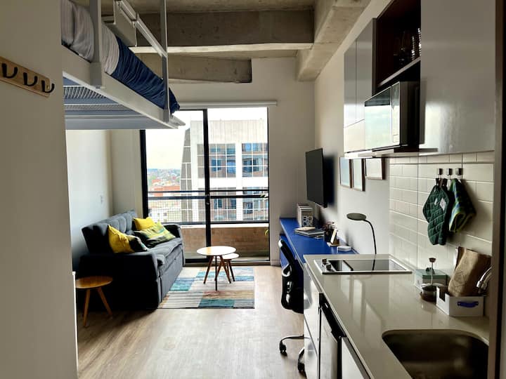 Chapinero - Live The Magic - Colombia