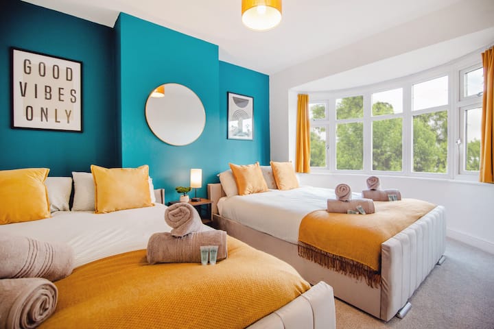 Open Haven Collective | Man Cave | Parking | 10ppl - Sheffield