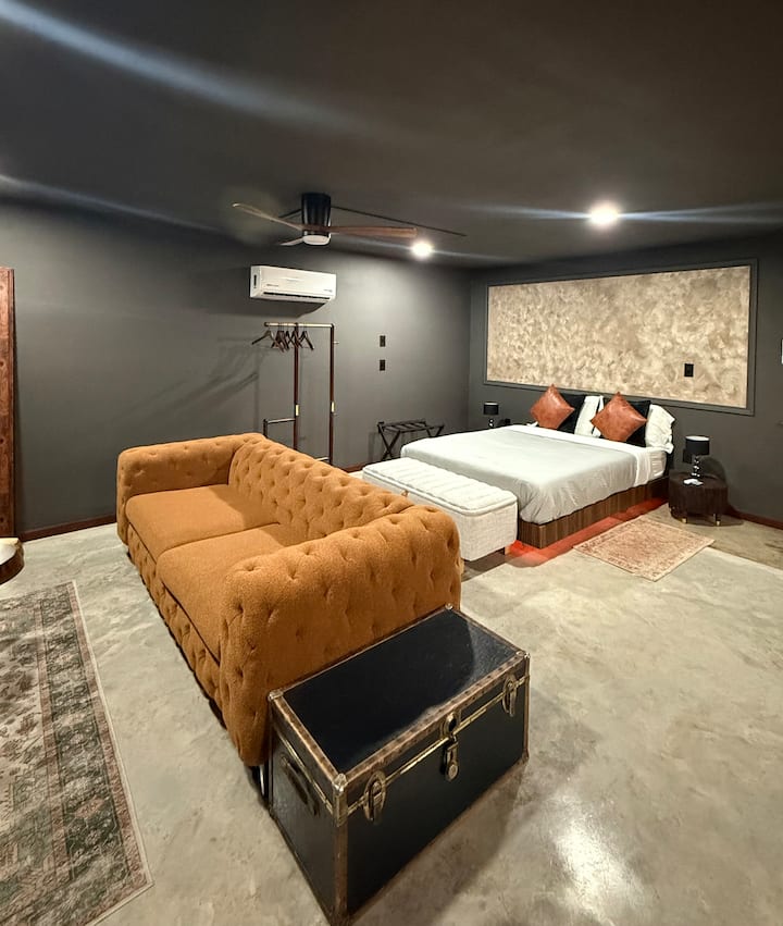 Modern Loft Prime Location, Perfect For Couples - McAllen, TX