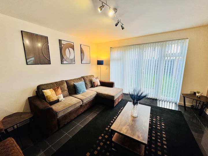 *Sleeps8/freeparking/wifi/contractorsdiscounts* - Loughborough