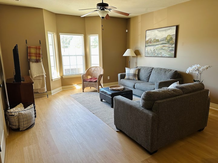 The Cozy Condo - Columbia, MO