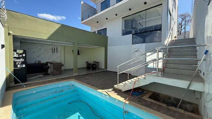 Casa Confortável Com Piscina E áRea De Churrasco - Montes Claros