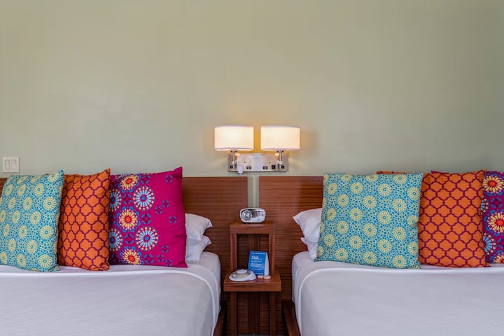 2x Double Queen Room | Kasa El Paseo Miami - South Beach, FL