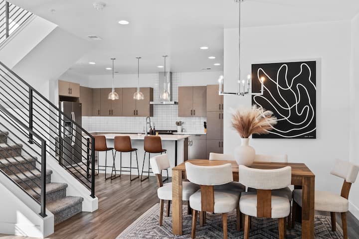 *New* Denver Condo Walking Distance To Regis - Denver, CO