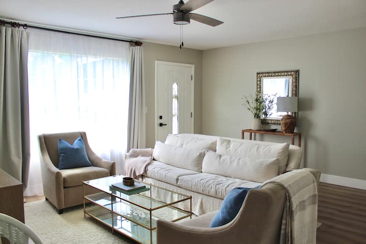 Beautiful Home 6 Min From Beach - Vero Beach, FL