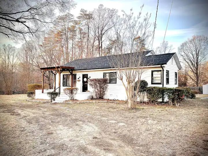 10 Mins To Purina | Blazing Wi-fi | 3bd/1bath - Eden, NC