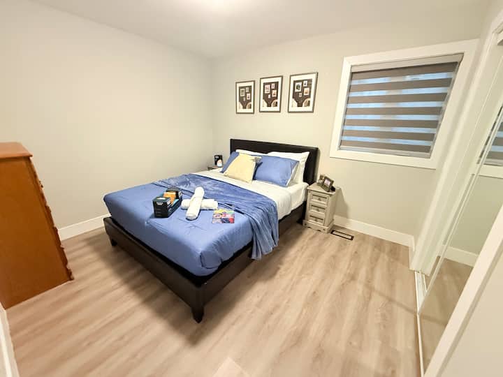 Modern Spacious Room • Half Bath • Near Go & Uofts - Pickering