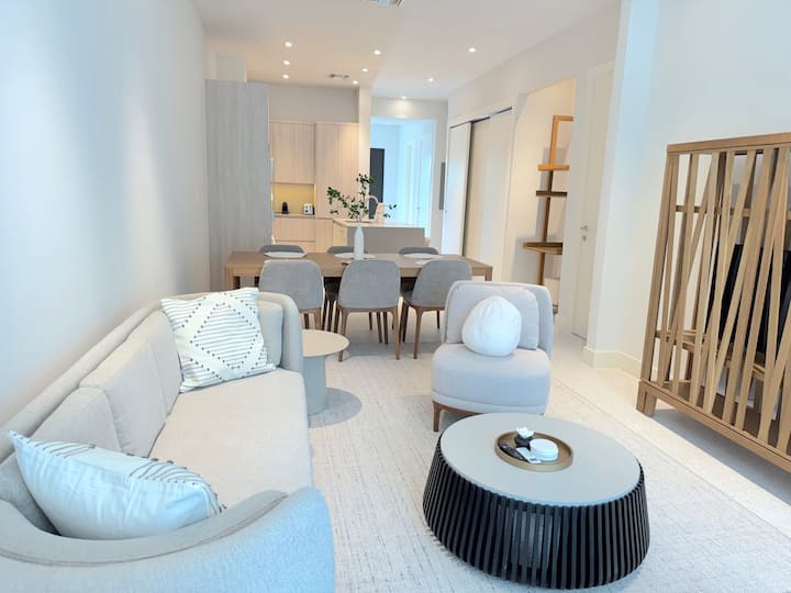 New | 2bd+den | Gated | Pool | Beach/gym Access - Nassau