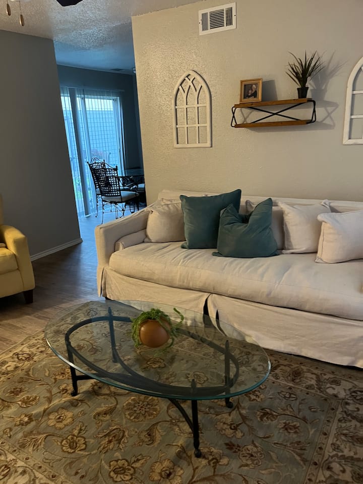 Cozy Townhome - Stagecoach, TX
