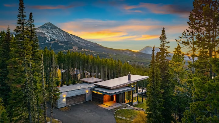 Big Sky Vista | Hot Tub, Fireplace & Mountain View - Big Sky, MT
