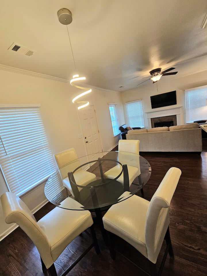 Entire 4 Bedrooms Downtown Atlanta Home! - Atlanta, GA