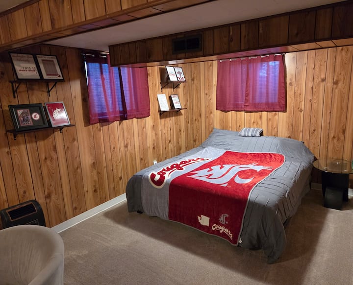 The Cougar Den - Pullman, WA