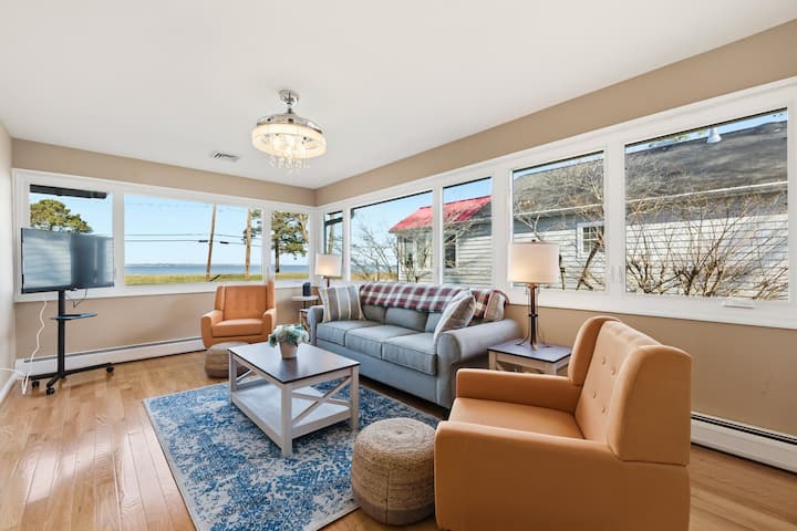 3-bedroom Beach Home W/ Backyard - Chesapeake Beach, MD