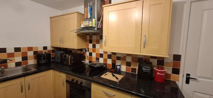 Lovely House - Swindon