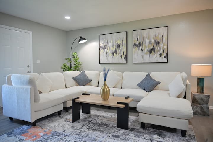 Tulsa Private Entrance 2b1b Guest House - Tulsa, OK