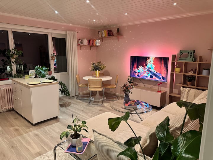 Colorful & Cozy City Nest – 7 Min To Central St. - Oslo