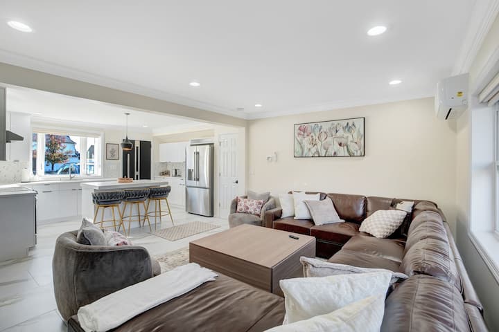 Luxury Home 4br | 2bath | Sleeps 9 - Woodbury, NY