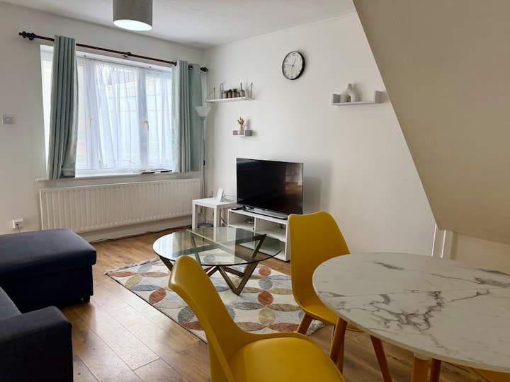 Charming 2 Bedroom House Near Bluewater Shopping - Dartford