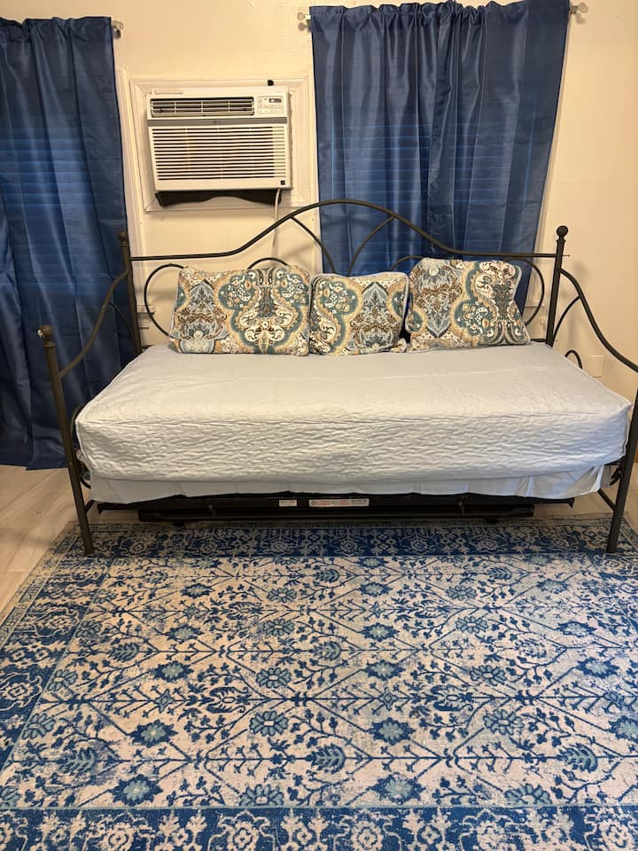2 Bed Studio, Great For Traveling Professionals - Fort Lee, VA
