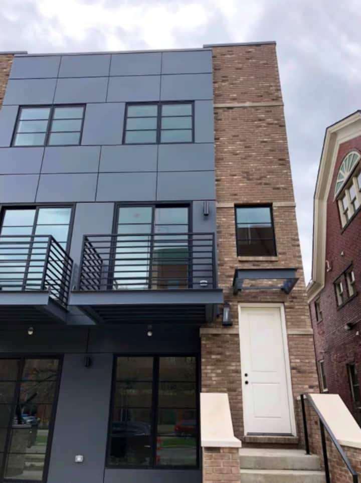 Modern Detroit Townhome | Steps From The Action - Detroit, MI