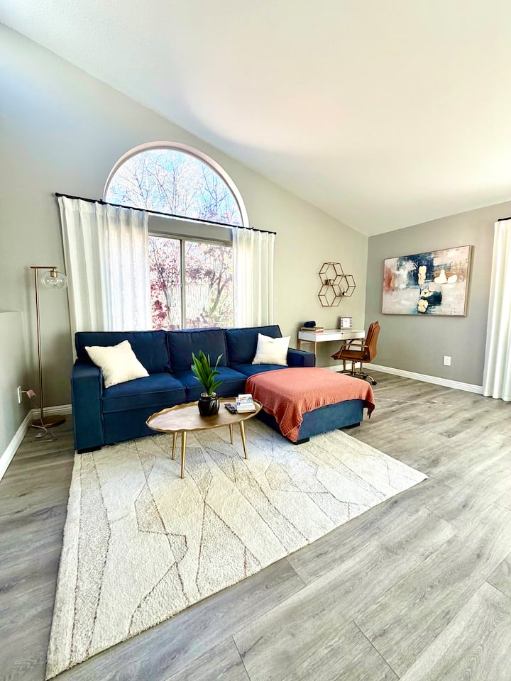 Hidden Gem In Stevenson Ranch 2 Min To Highway - Santa Clarita, CA