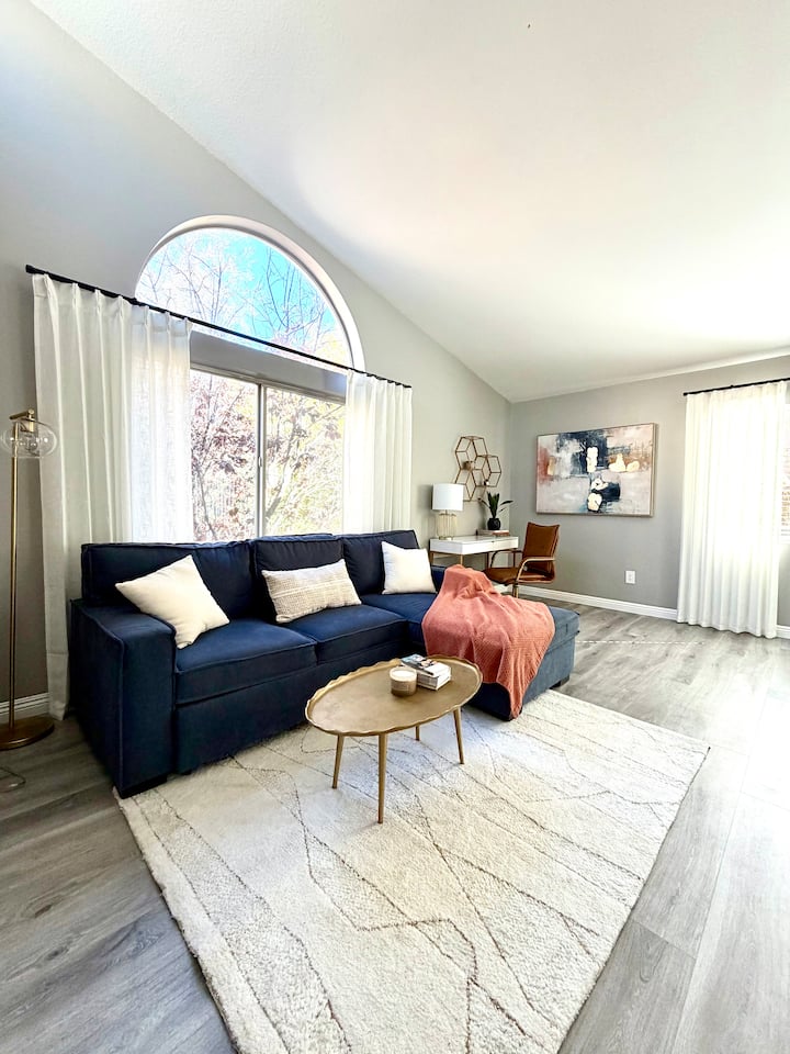 Hidden Gem In Stevenson Ranch 2 Min To Highway - Santa Clarita, CA