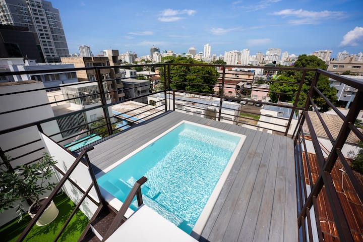 Walk To Placita + Rooftop Pool | Entire Building - Loíza