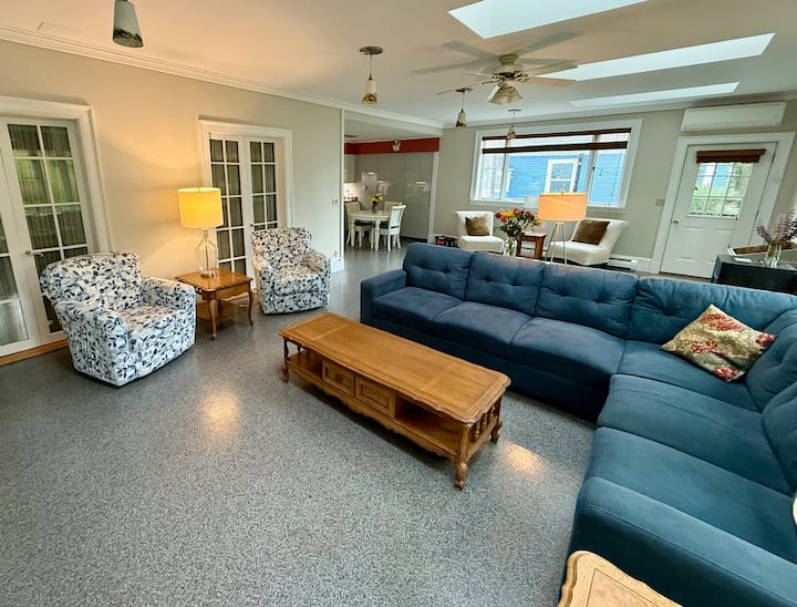 Colonial In Caribou For Work / Winter Sports - Maine
