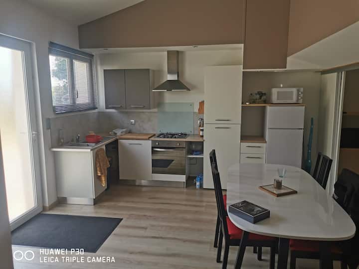 Logement Indépendant Calme, Avec Cours Et Parking - Blan